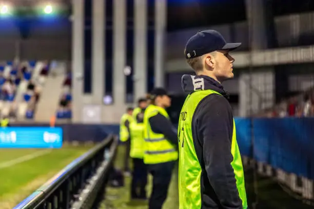 Différence entre agent de sécurité et stadier : tout comprendre sur ces ...